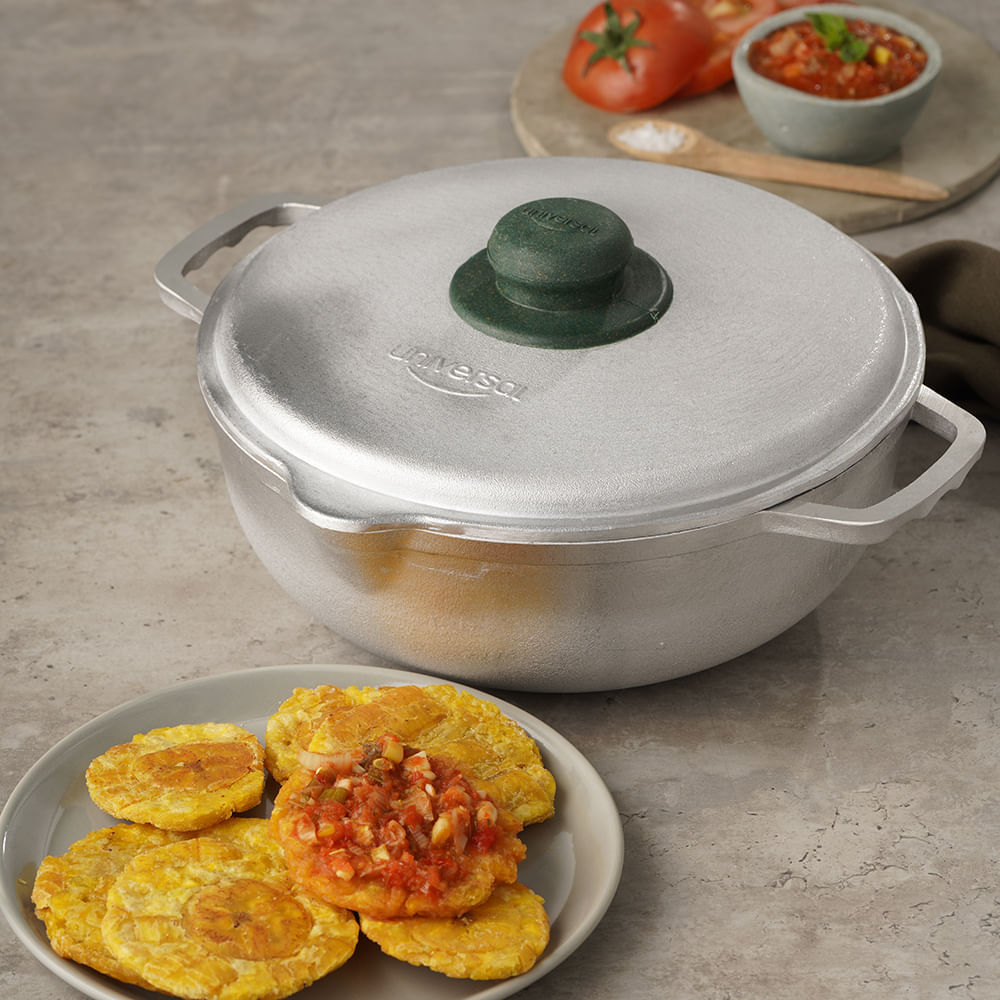 Caldero Redondo UNIVERSAL 24 centímetros, Con vertedero/ Tapa Fundida ...